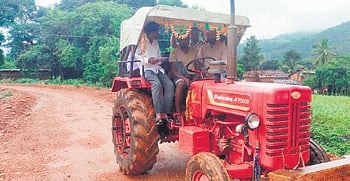 Odisha: BDO takes a tractor trip to Khairput to gauge damage
